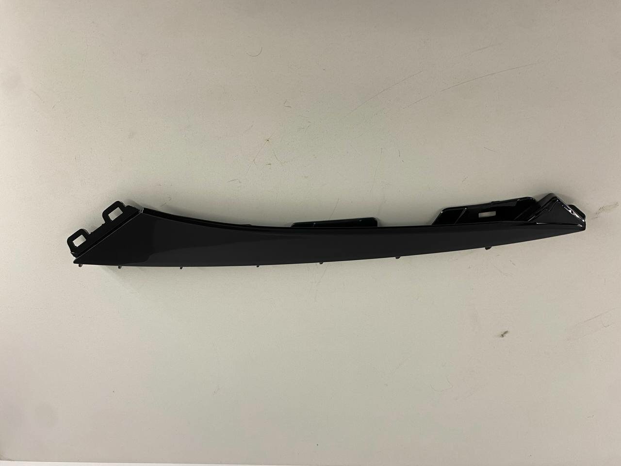 Левая верхняя боковая отделка переднего бампера (Оригинал)