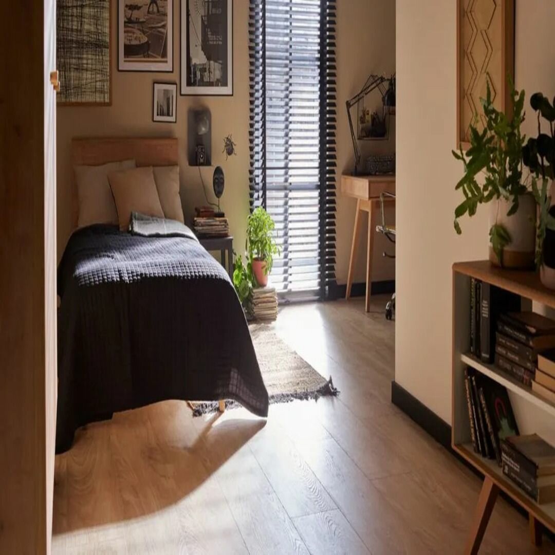 Плинтус VOX, ESPUMO 406 2400*100мм, черный матовый. Комплект 4шт (9,6 пог. метров)