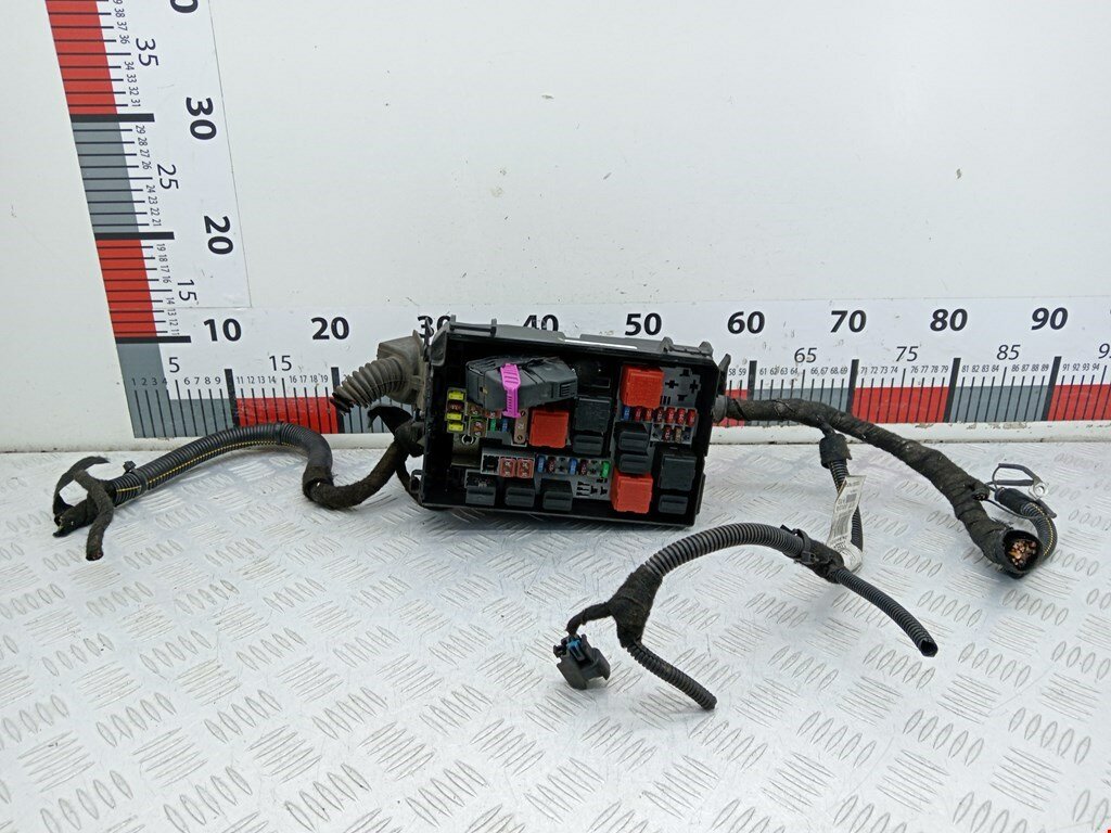 Блок предохранителей Opel Corsa D 13185557 арт. 1975945