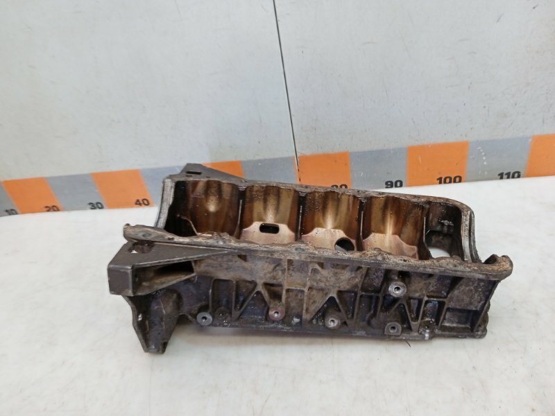 Б/У верхняя часть, 2.0 Zetec, Форд Фокус 1 Поддон масляный двигателя Ford Focus 2004 1 316086 FORD арт. YS4Z6F092AA