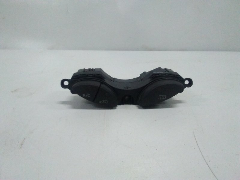 Б/У кондиционер, обогрев заднего стекла , Форд Фокус 1 Блок кнопок Ford Focus 1998-2005 1 21878 FORD арт. YS4T19A945BA