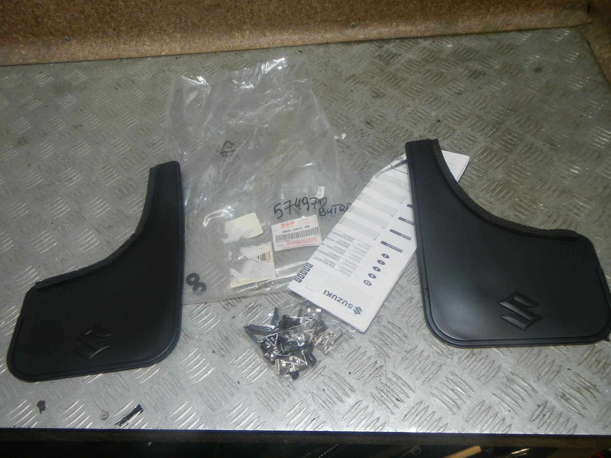 Б/У Брызговики (комплект), Suzuki (Сузуки)-VITARA (15-) SUZUKI VITARA (15-) задние Новые. 574970 SUZUKI арт. 990E054P14000