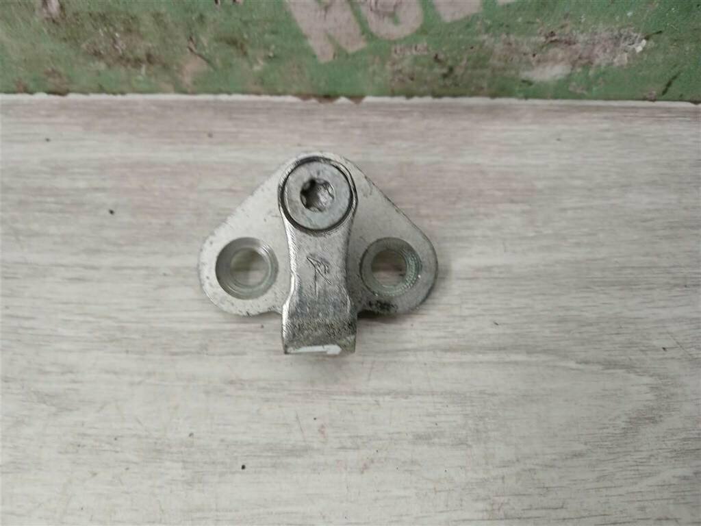 Ответная часть замка двери LADA Granta 2011+