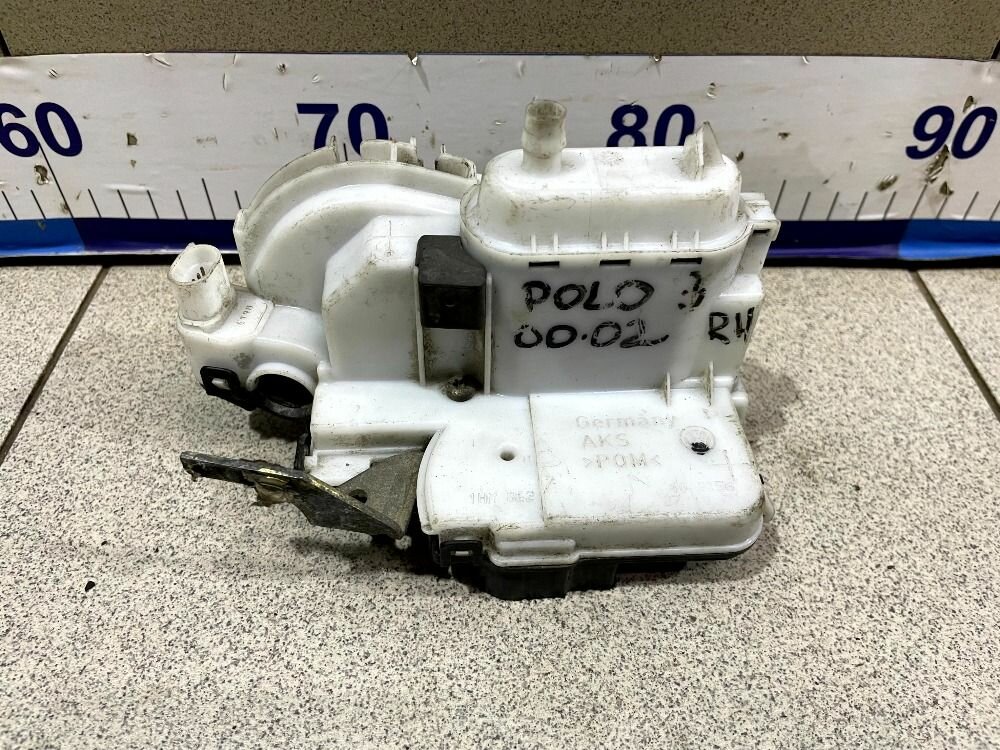 Замок двери передней правой VW Polo III