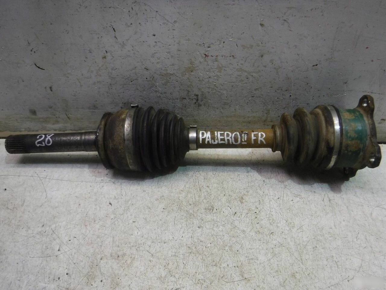 Полуось передняя правая Mitsubishi Pajero II (1991—1997) MR336802