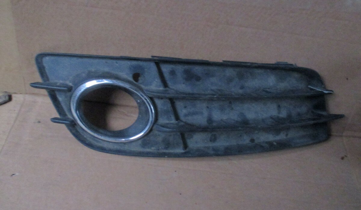 Решетка в бампер A4 (B8) Audi 8K0807681C