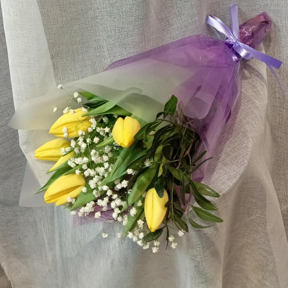Букет "Желтые тюльпаны и гипсофилы", оберточная бумага, 100% натуральный