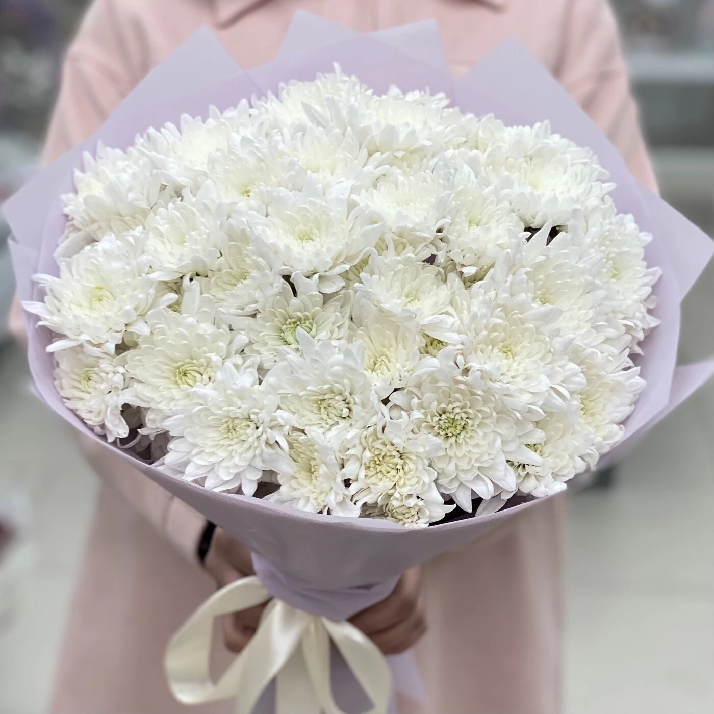 Букет из белоснежных кустовых хризантем 11шт, размер М, облако из хризантем