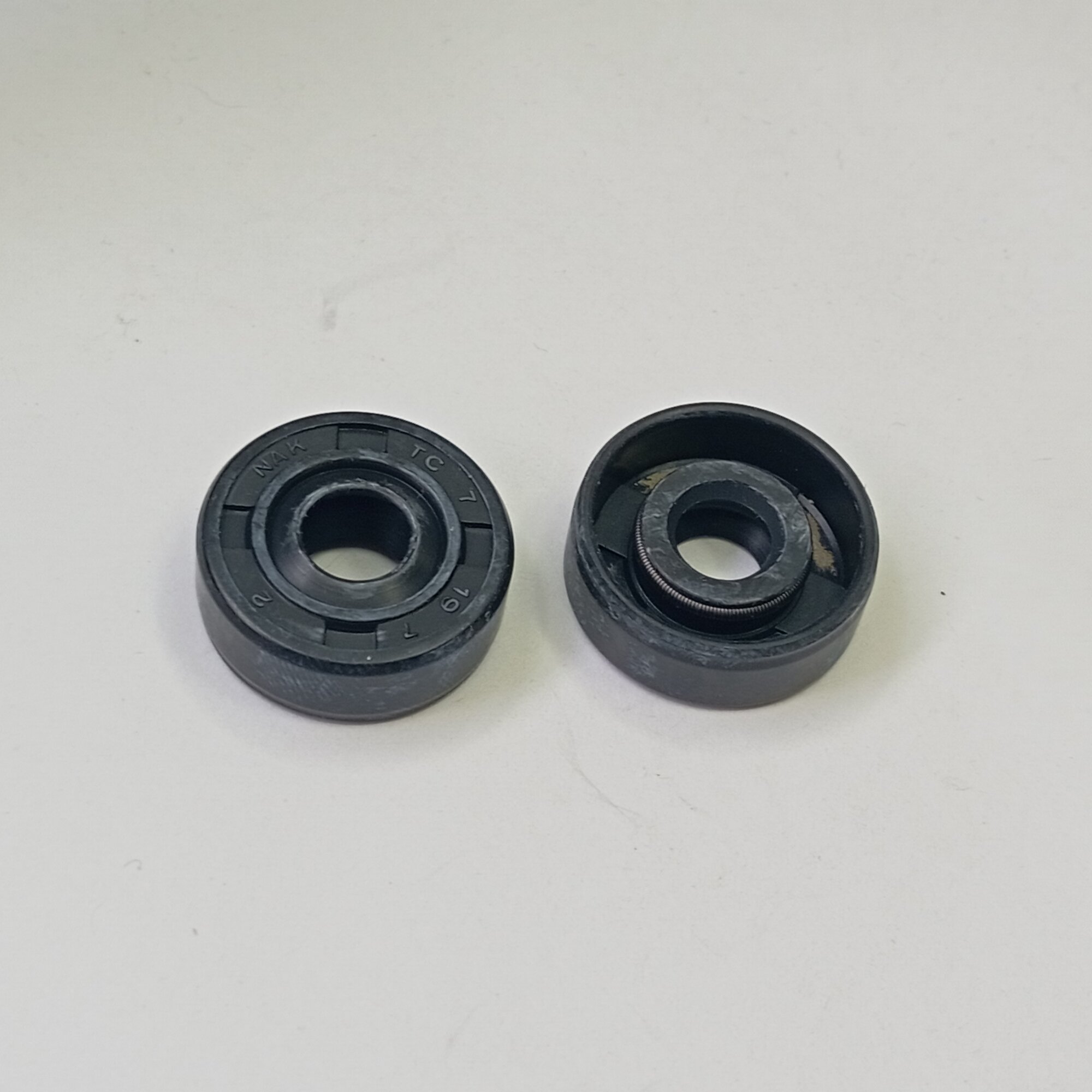 Сальник маслобензостойкий (манжета армированная) с пружиной 7x19x7 TC NBR-70-K-01B/C/C NAK