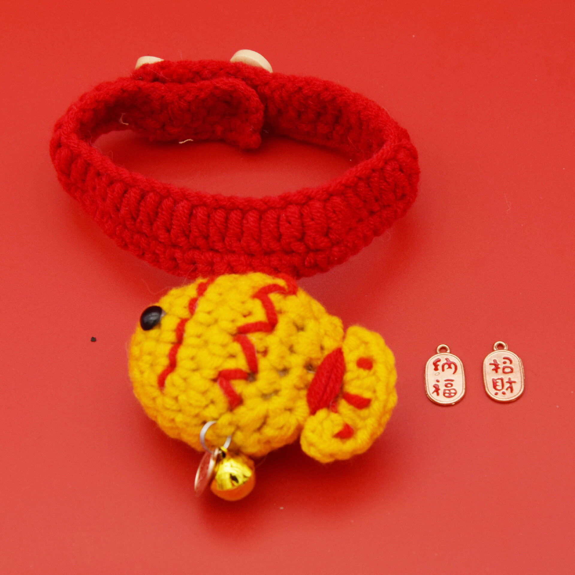 Ошейник для кошек из красной шерсти ручной вязки с рыбками для привлечения богатства и удачи, процветания на каждый год