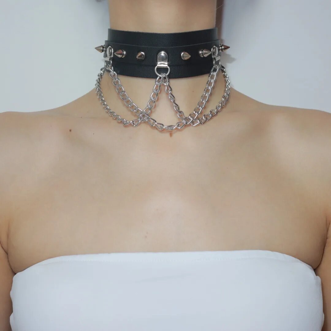Черный кожаный чокер с шипами и цепью chain-1