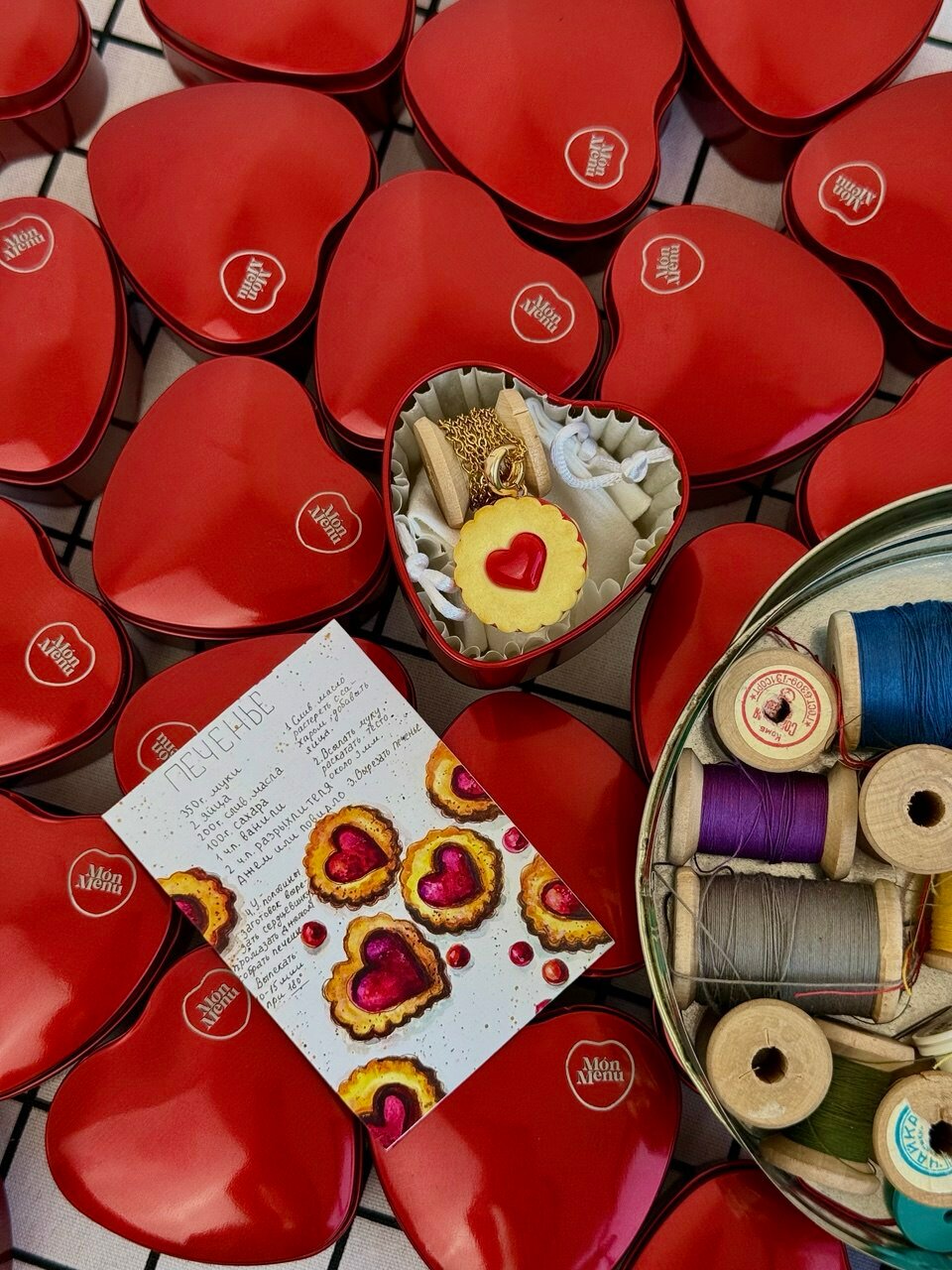 Подвеска-шарм Печенька вкус детства на золотой цепочке MonMenu