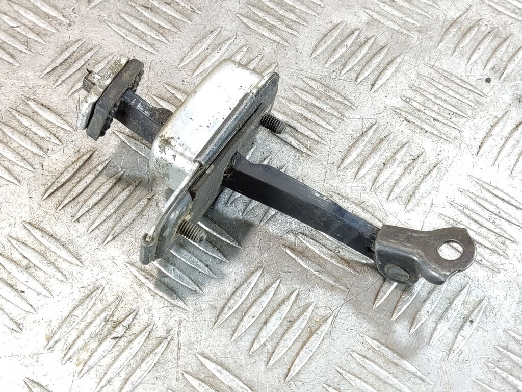 Ограничитель двери передний KIA Ceed 2012 2017 79390A2000