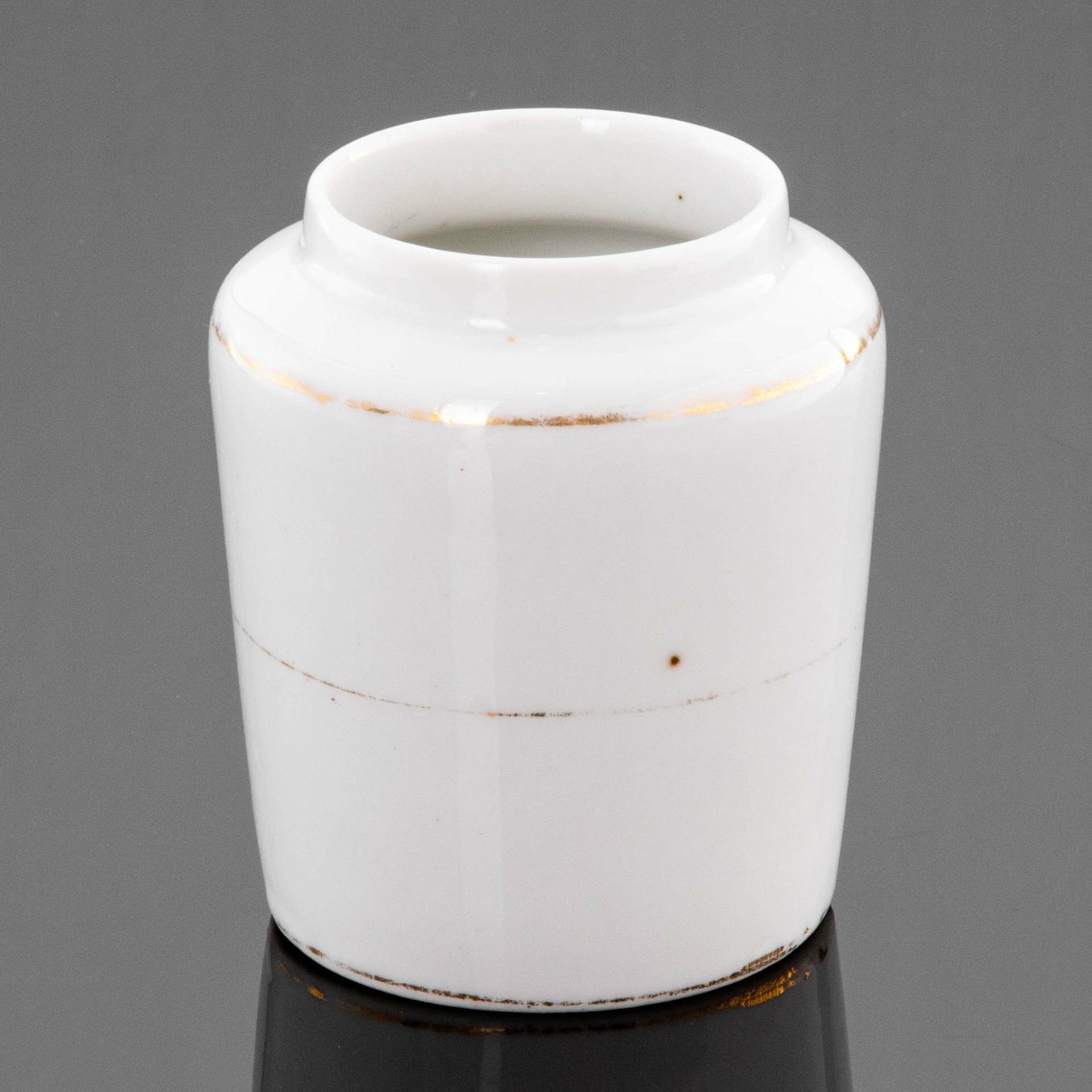 Горчичница с золотой окантовкой на тулове, фарфор, золочение