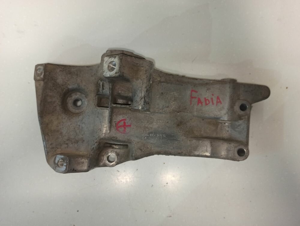 Кронштейн генератора VAG 036145169G VW Polo Fabia