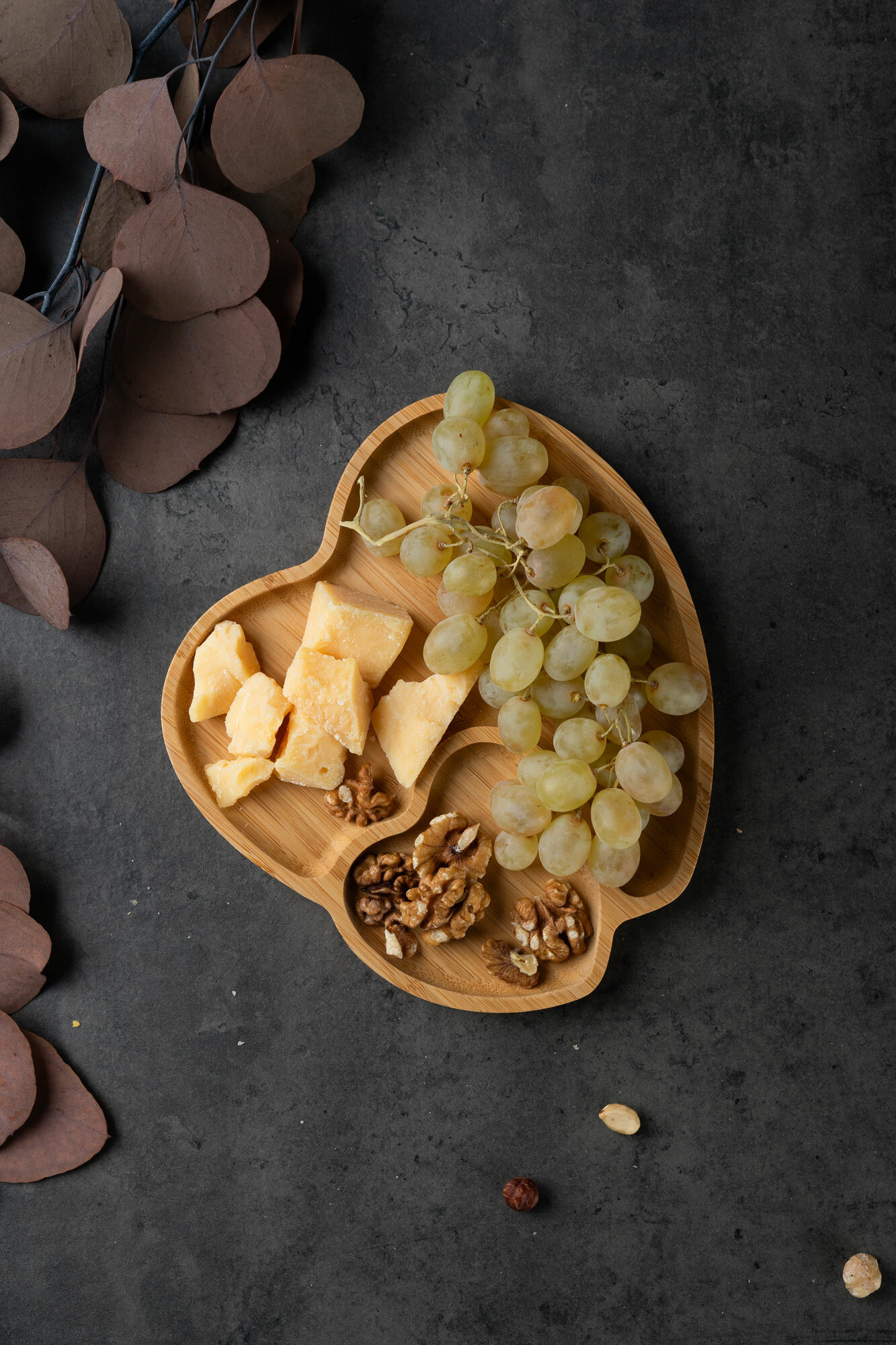 Менажница секционная TAVOLONE "Сердце" бамбук, 20х20х1,6 см