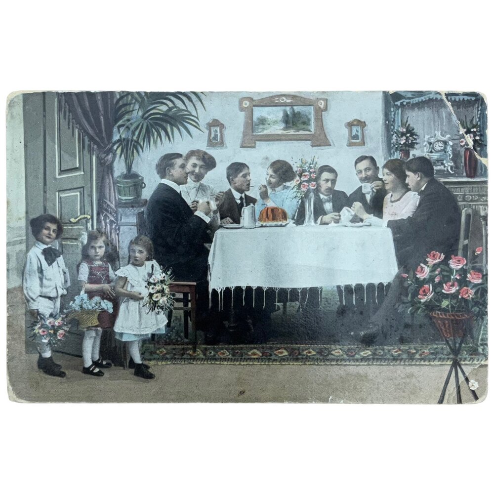 Почтовая открытка "За праздничным столом" 1900-1925 гг. Италия