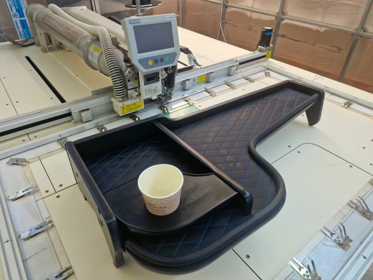 Стол-полка с подстаканником для Маз Супер 2 Яруса Синий ромб Черная экокожа