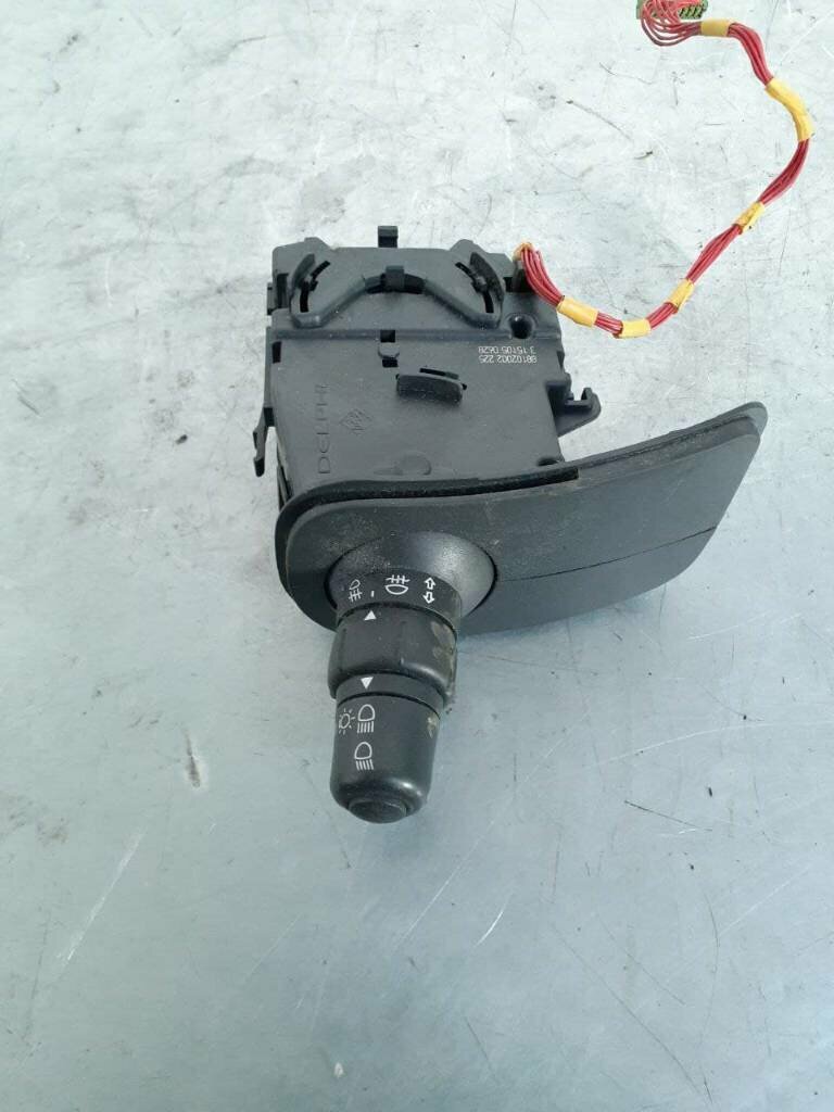Переключатель поворотов Renault Modus 2004 88102002225