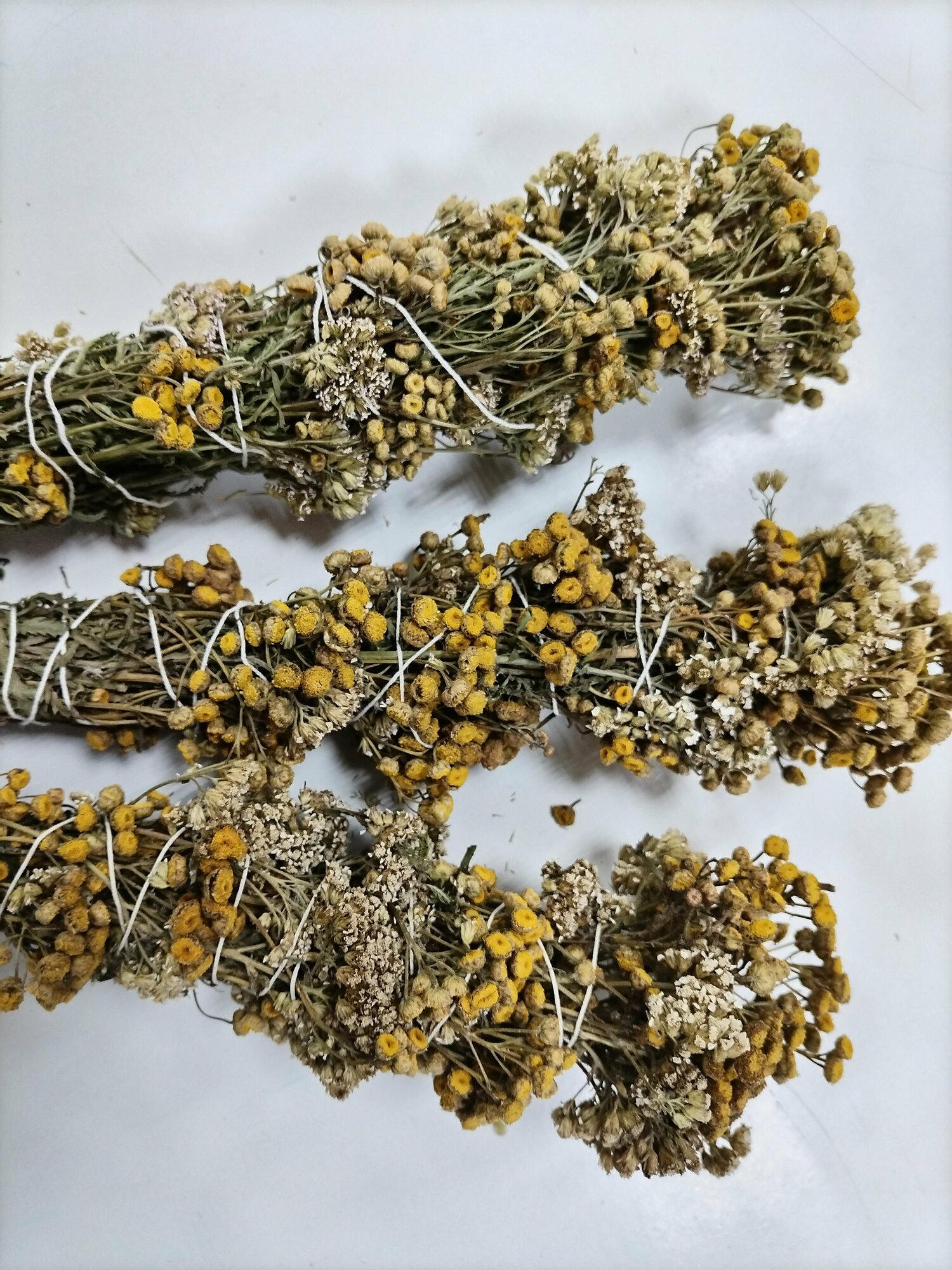 Пижма+тысячелистник. Набор из трех травяных скруток для окуривания помещений, банной запарки, создания свечей.