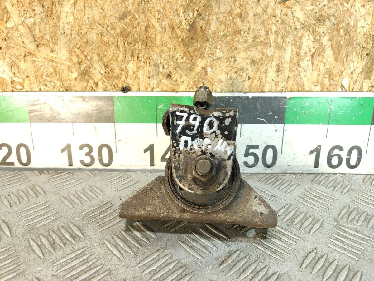 Кронштейн MITSUBISHI L200 K6,K7 MR150660