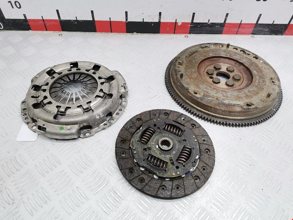 Маховик (демпфер сцепления) Ford Fiesta 5 96MM6375AH арт. 1677587