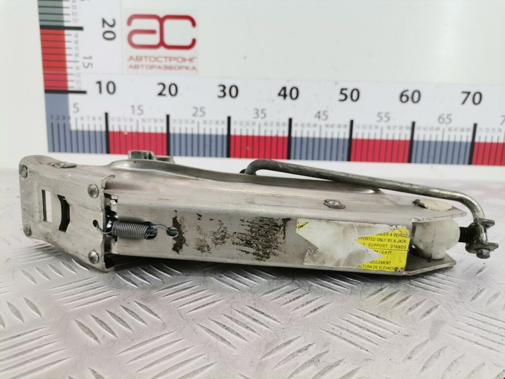 Домкрат Volkswagen Bora(Jetta) 8L0011031A арт. 1619404