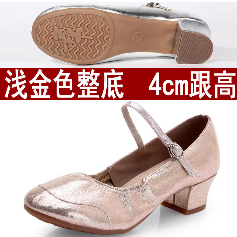 Спортивные туфли