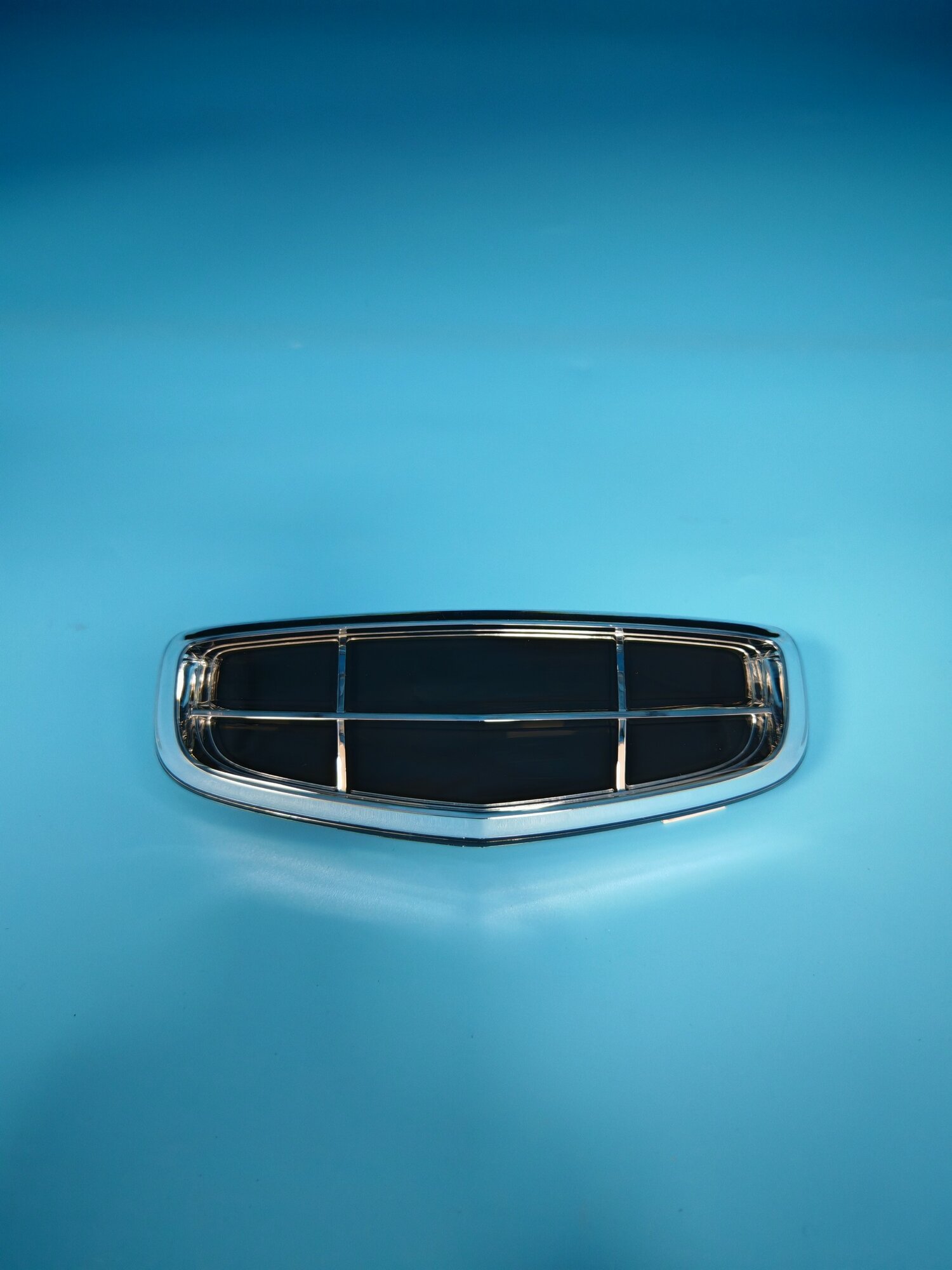 GEELY Эмблема решетки Geely Tugella 6013025400