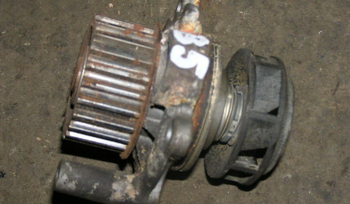 Насос водяной (помпа) Passat (B5) Volkswagen 06A121031C