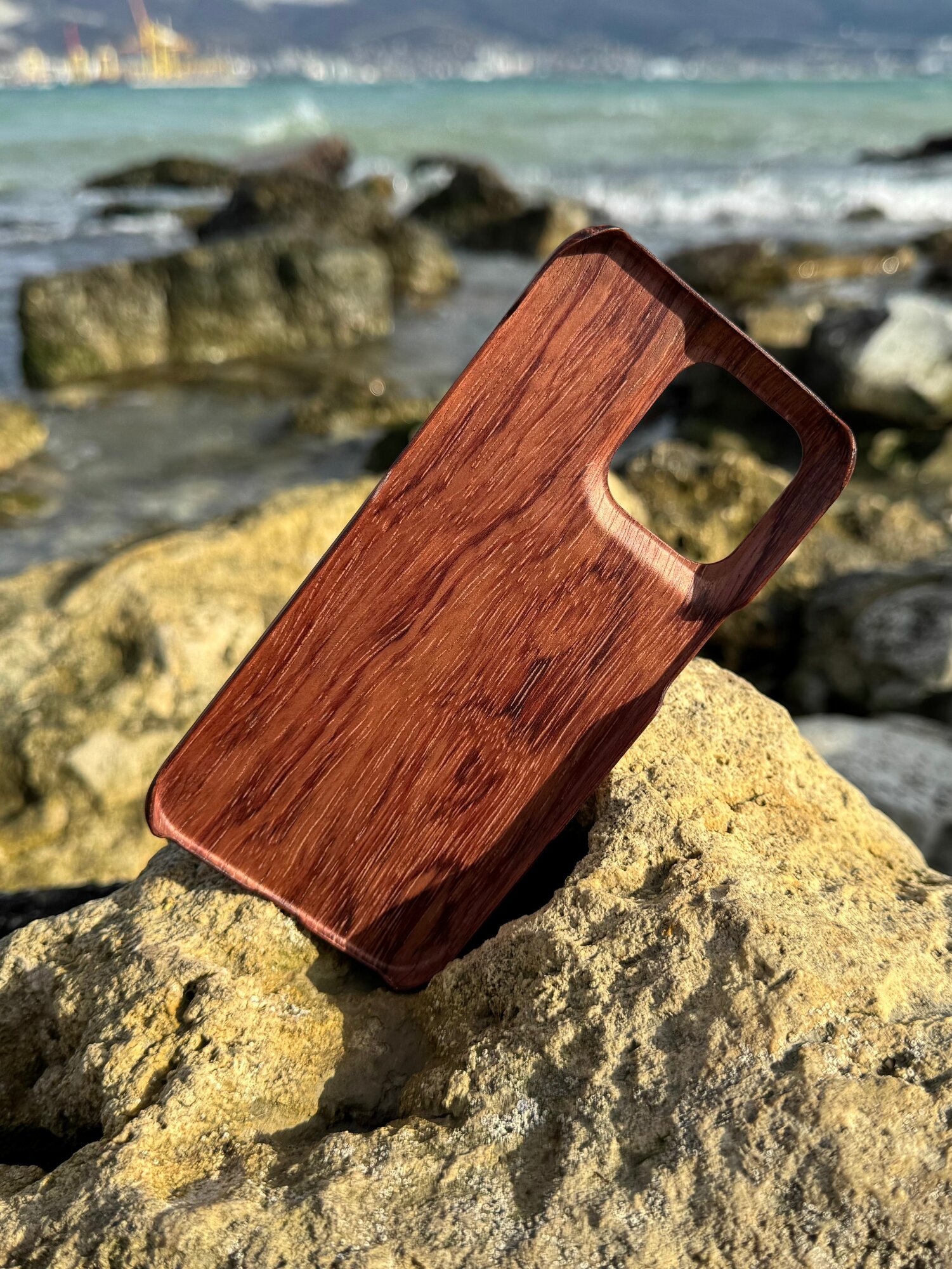 Чехол на IPhone 15 Pro Max "Rosewood" (из натурального дерева)