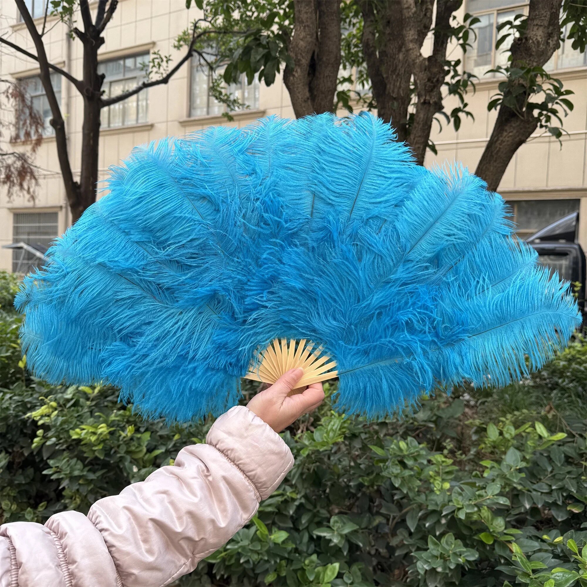 Натуральные белые страусиные веера Blue, 1PCS 70cmx40cm Right