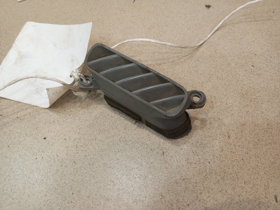 Дефлектор воздушный правый от Kia Rio 2000-2005