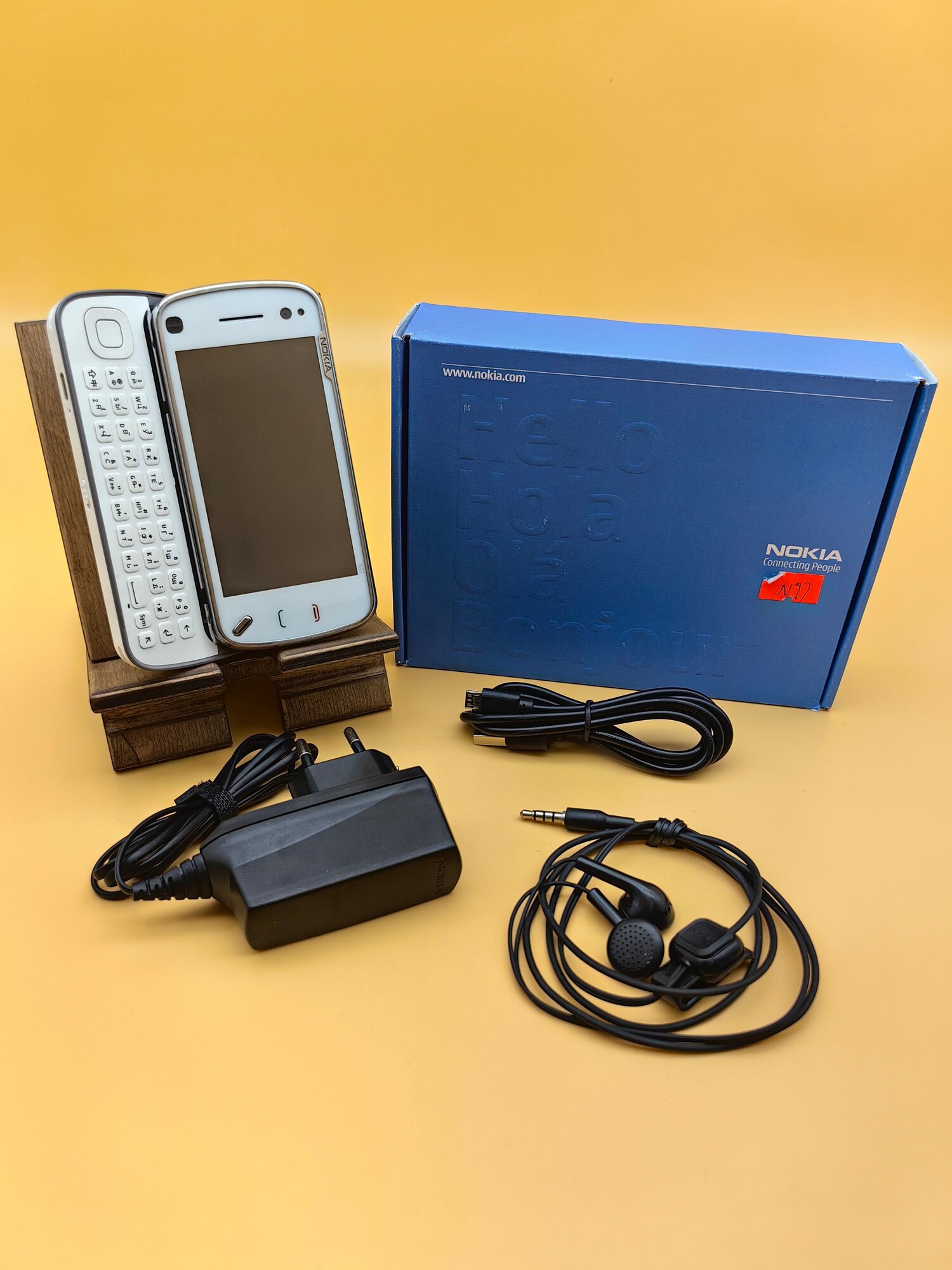 Мобильный кнопочный телефон слайдер Nokia N97, Белый