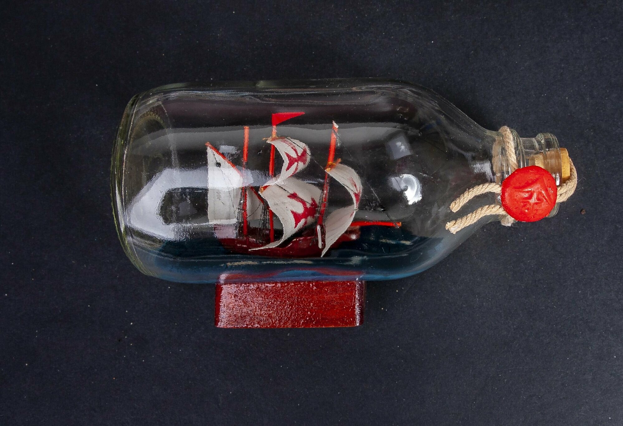 Корабль сувенирный в бутылке