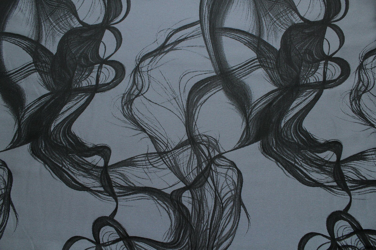 Ткань Жаккард плательно-костюмный серого цвета с чёрным волнистым узором, ш150см, 0,5 м