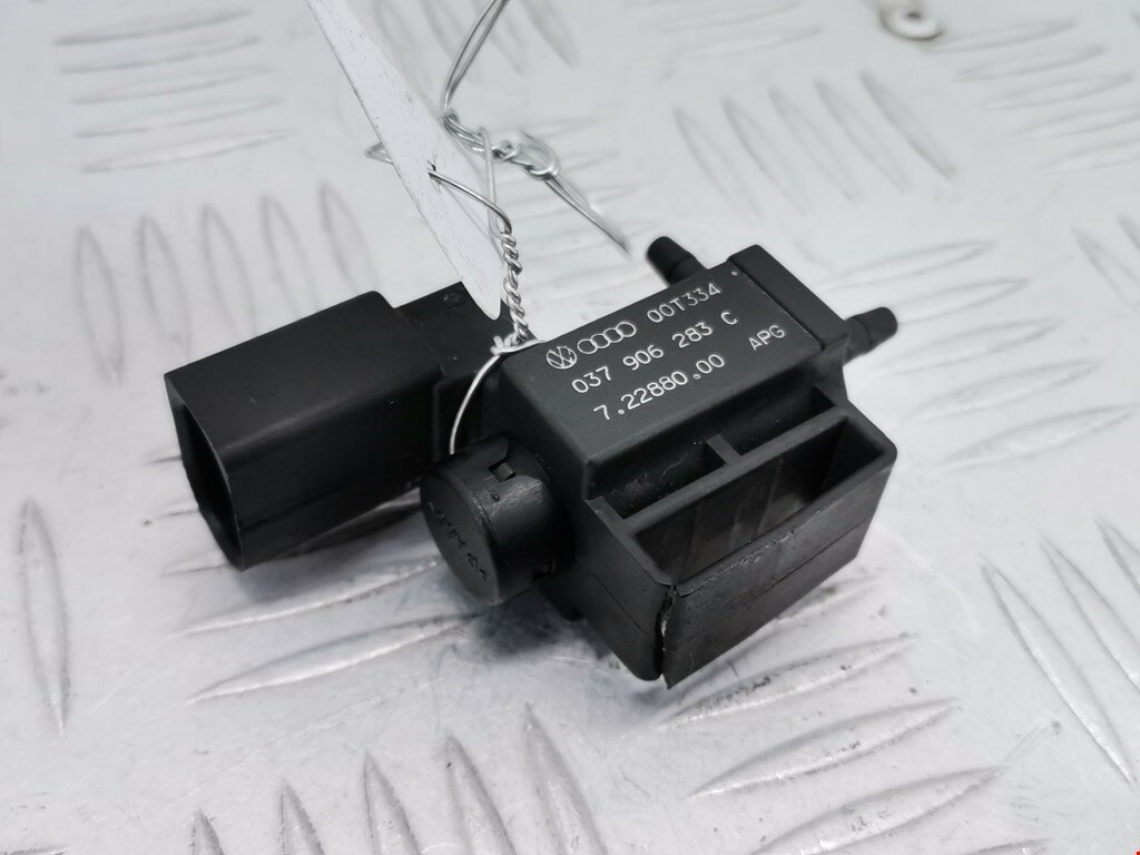 Клапан воздушный Volkswagen Passat 5 GP 037906283C арт. 1934728