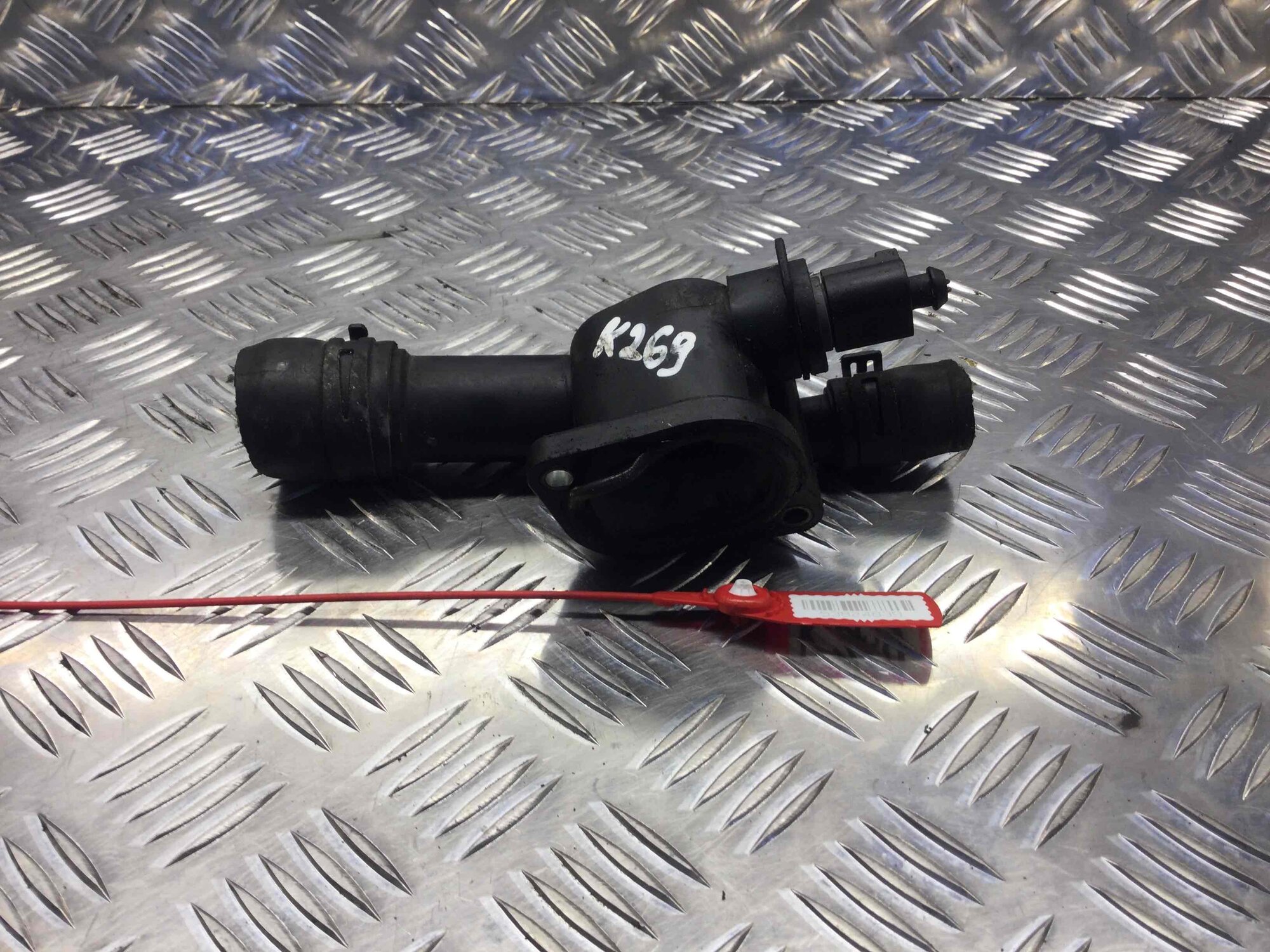 Б/У Фланец (тройник) системы охлаждения Volkswagen Passat B6 (2005-2010) 2006 г.