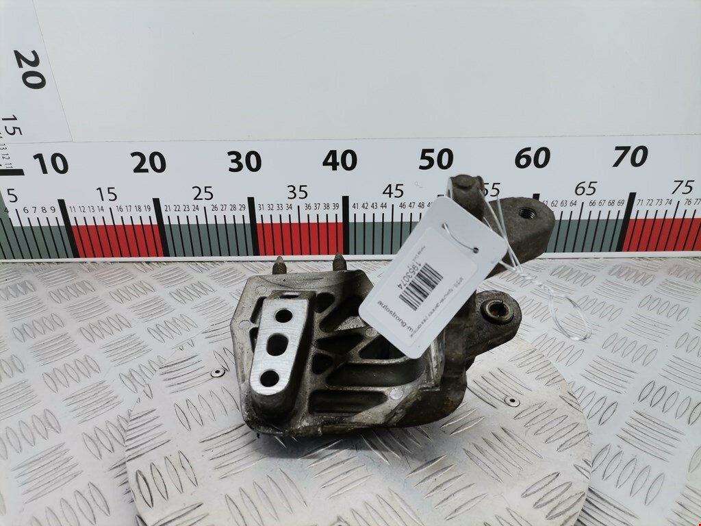 Кронштейн (крепление лапа) двигателя Honda Civic 7 арт. 1953074