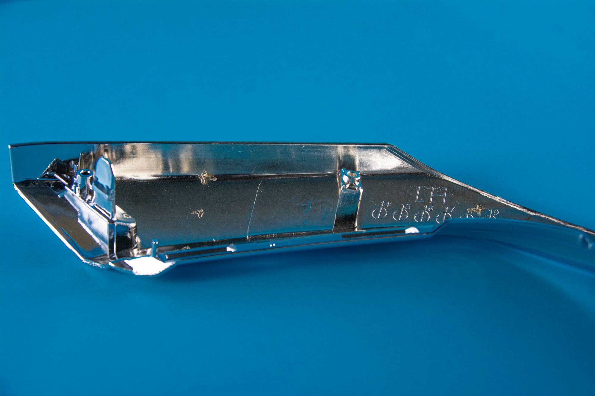 Молдинг бампера нижний левый для автомобиля Mitsubishi Outlander 3 2015-2019 Мицубиси Аутлендер 6407A143 Jorden JH04OLD16016CL