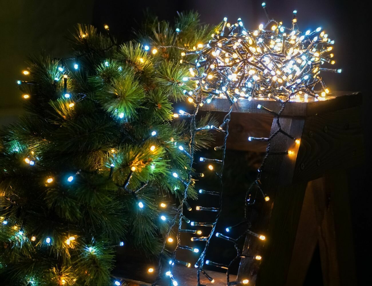 Светодиодная гирлянда Koopman Snake Comfort Basic 14 м, 700 тёплых и холодных белых LED ламп, зелёный ПВХ, контроллер, IP44, Koopman International AX8512120