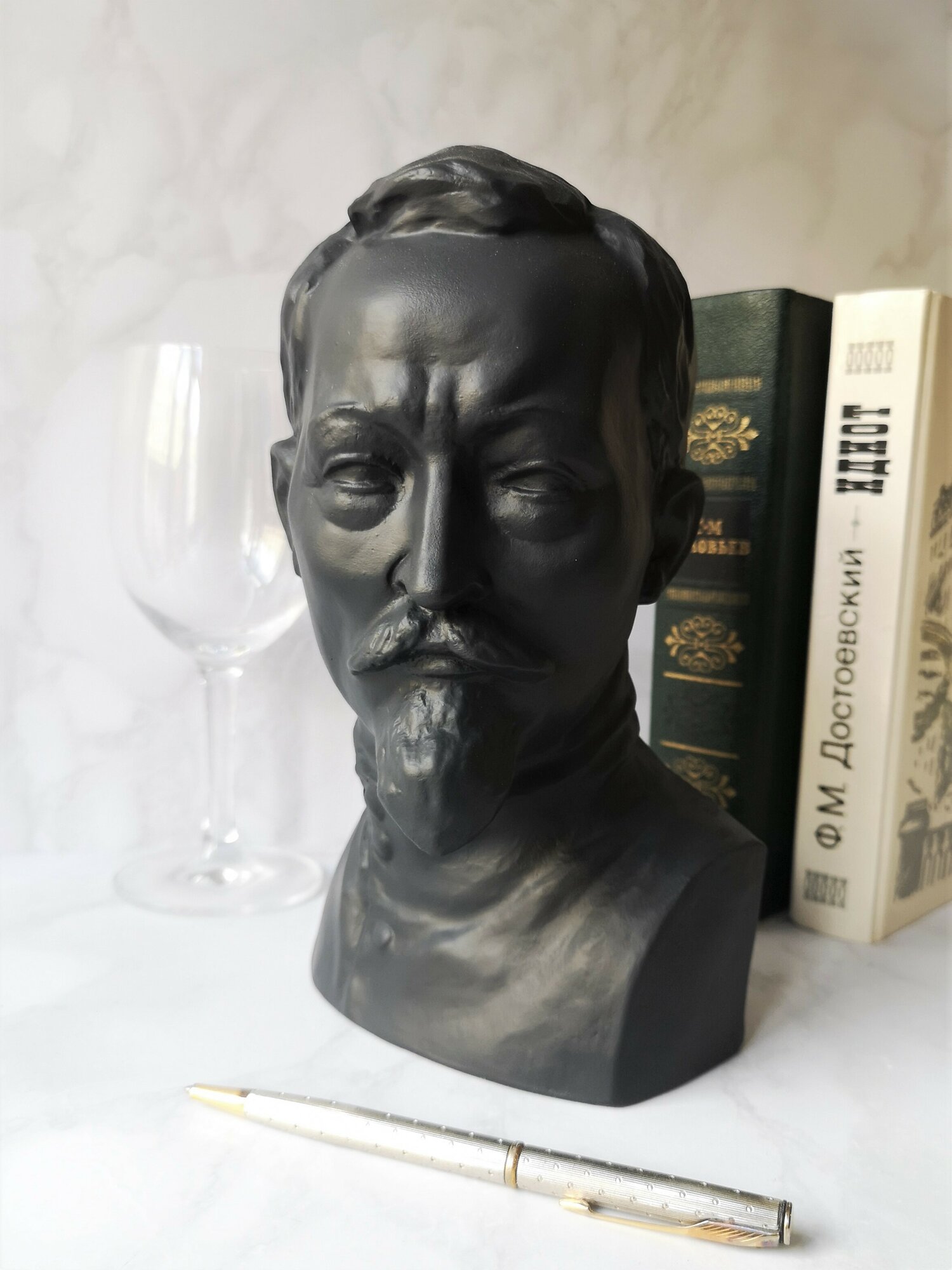 Статуэтка Бюст политический деятель Ф. Э. Дзержинский. Высота 22см. Гипс, цвет черный. Подарок руководителю в кабинет, учителю истории на день рождения, мужчине на юбилей.
