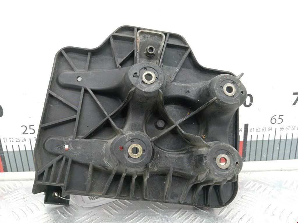 Крепление (корпус) аккумулятора Audi A3 8L 1J0804373E арт. 2009014