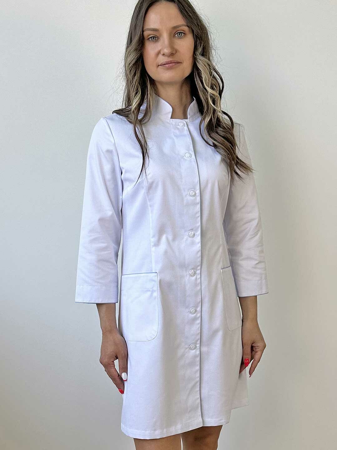 Халат женский "Фабрика швейных изделий №3" модель М-611, рост 164, размер 42, ткань тередо белая с голубой отделкой