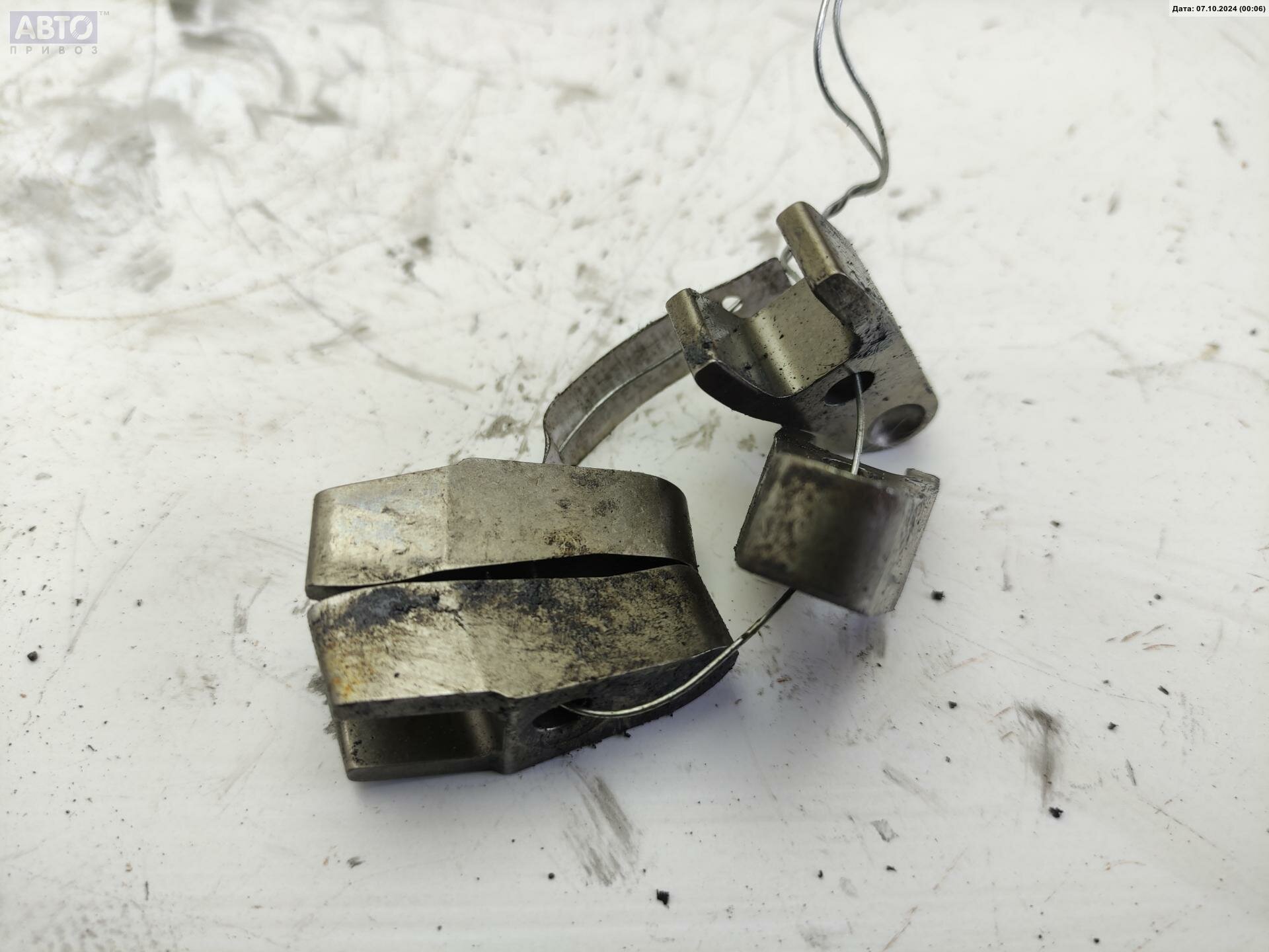 Скоба (кронштейн) крепления форсунки Mercedes C-Class W203 (2000-2006)