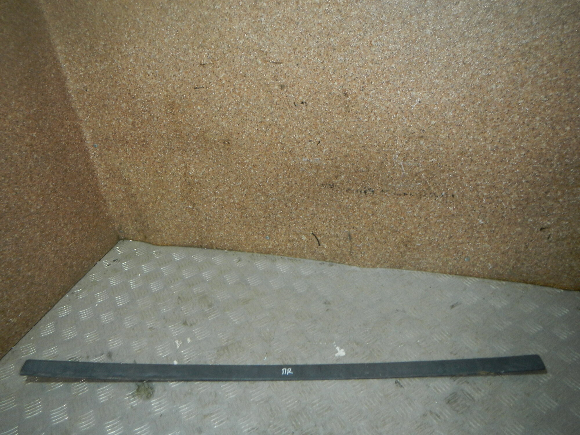 Б/У Молдинг двери передней правой, Ford (Форд)-C-MAX (03-11) FORD C-MAX (03-11) = левый. Царапины,сломаны 2 направляющих....