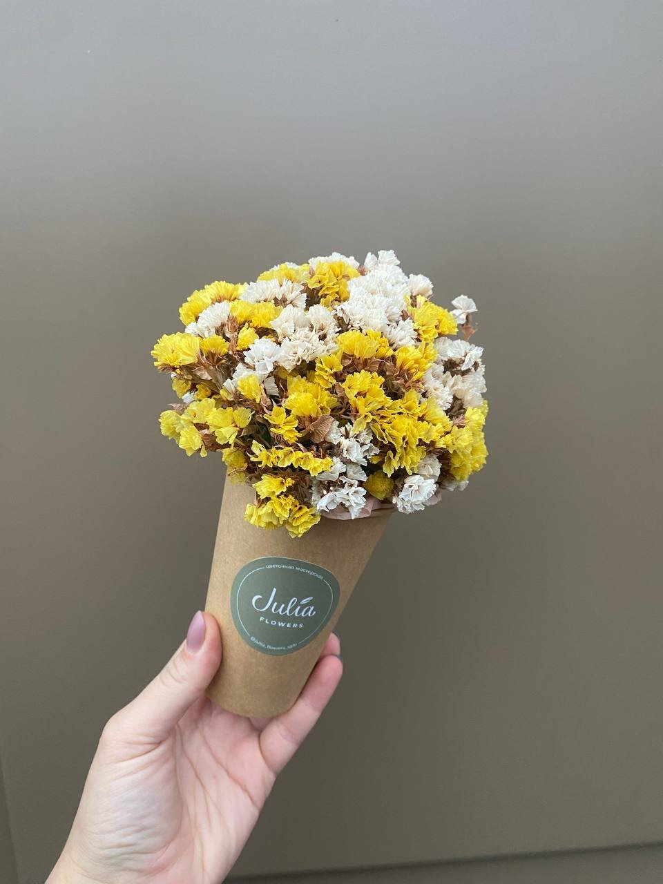 Комплимент цветочный Julia Flowers, статица, сухоцвет, в крафтовом стакане