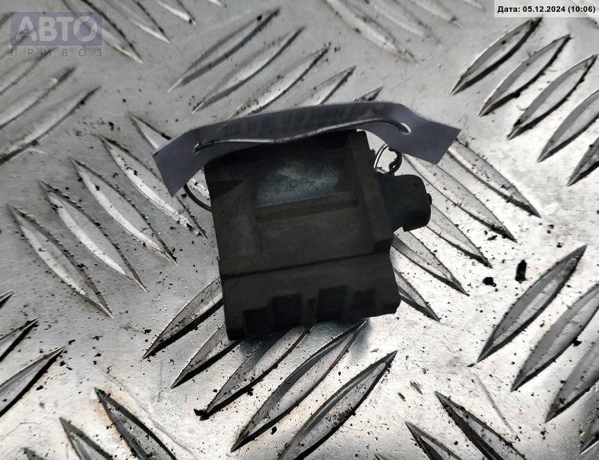 Кронштейн радиатора Volkswagen Passat B5