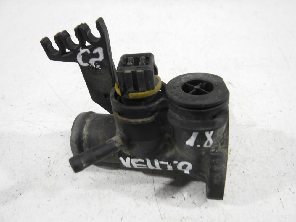 Фланец / тройник VW Vento I 037121133F