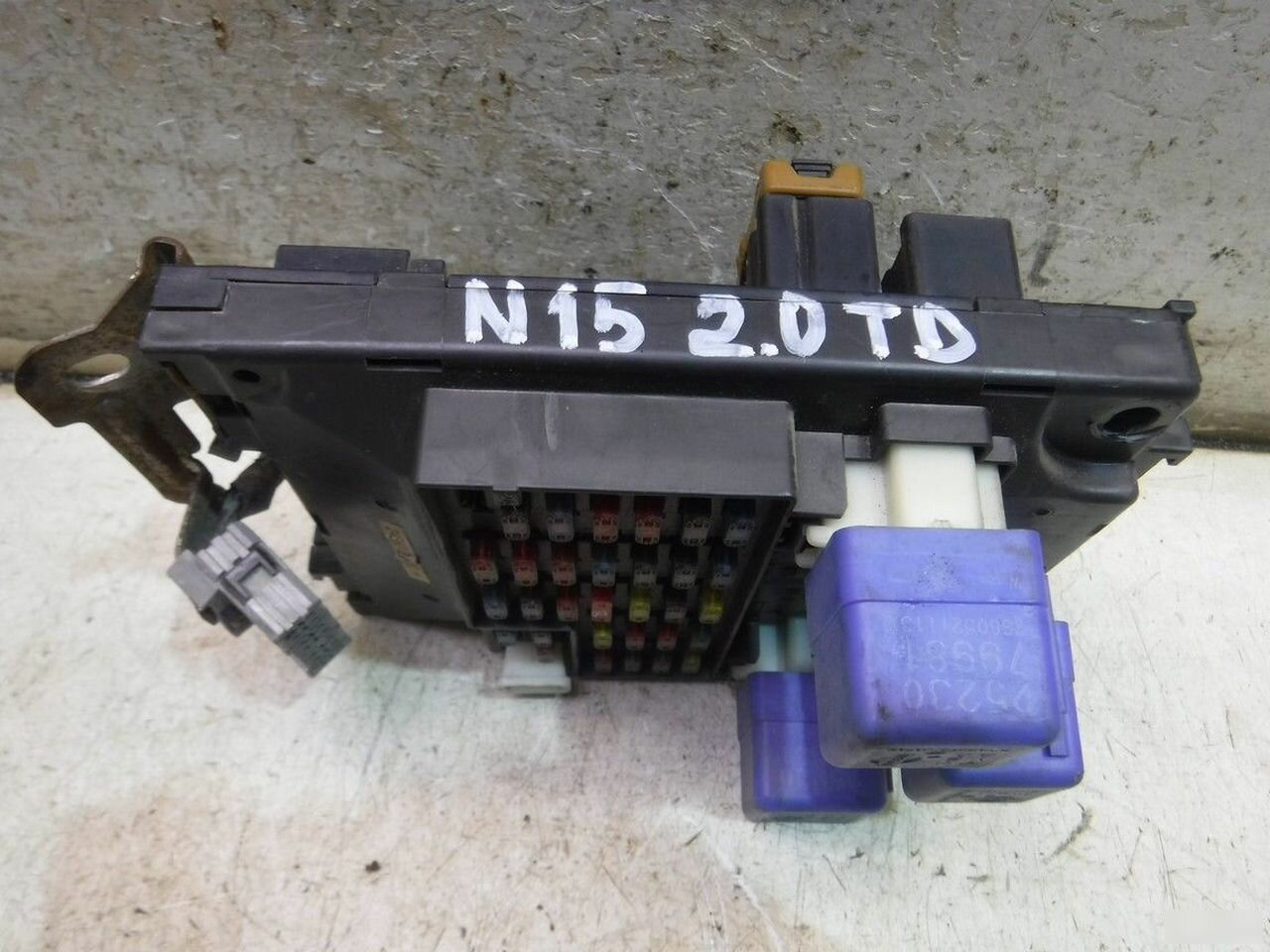 Блок предохранителей Nissan Almera N15 243502N300